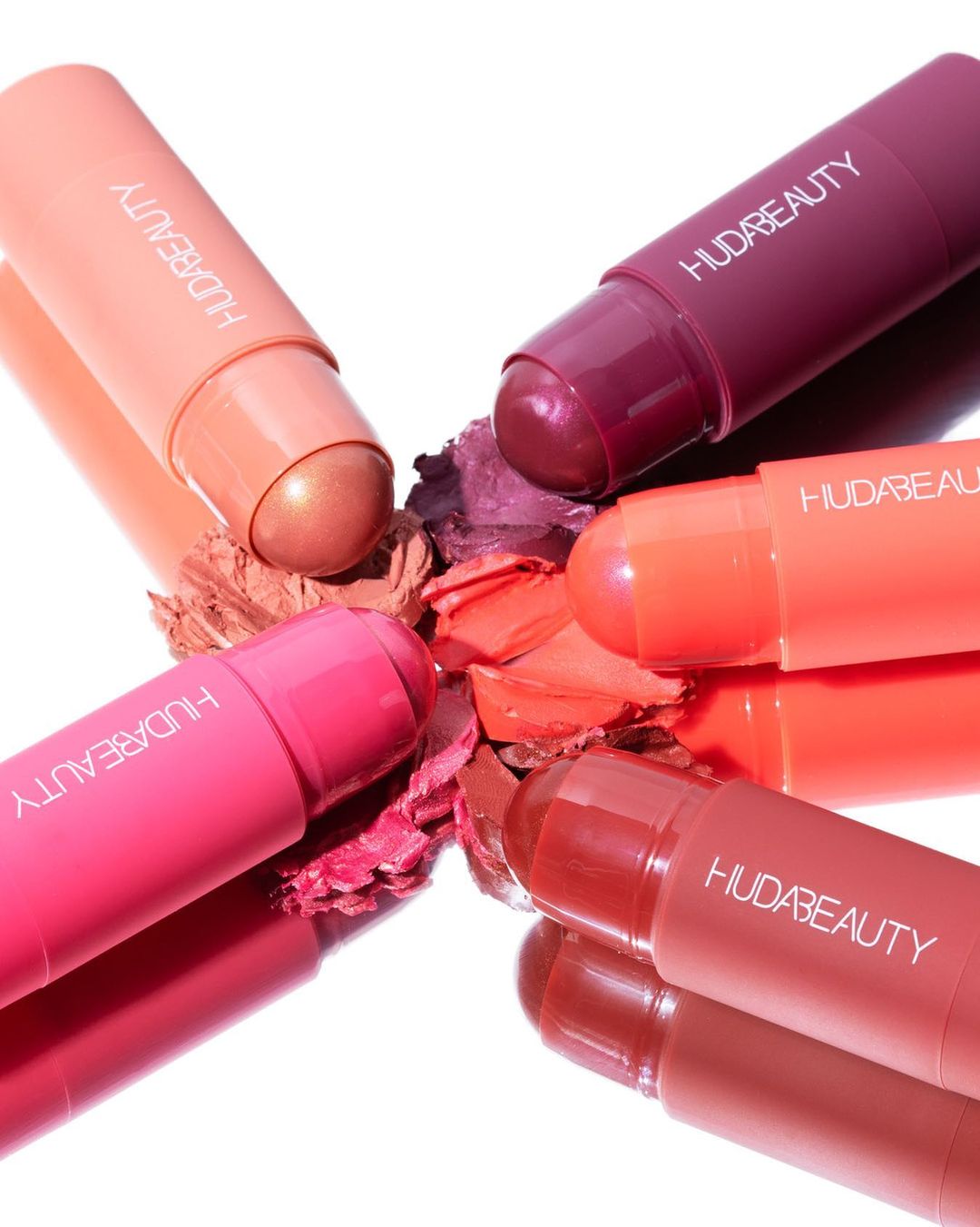 Huda Beauty Review 2023 - Read Before You Buy